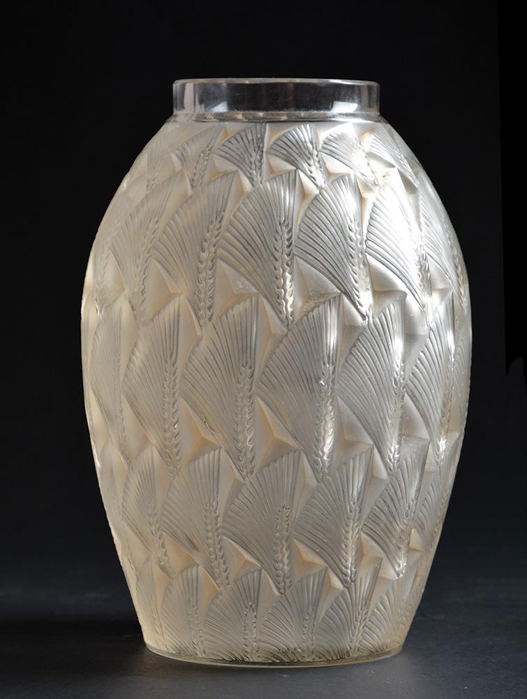 RENE LALIQUE Vase "Grignon", - Oct 22, 2019 | IEGOR Auctions in Canada
