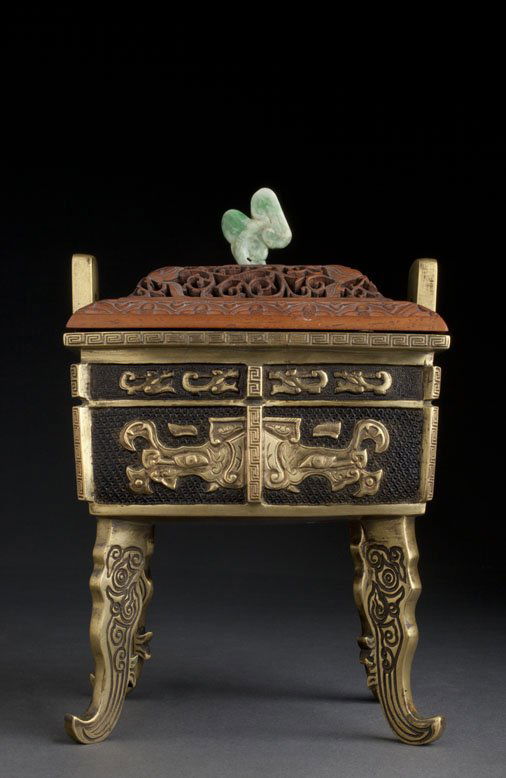 QING DYNASTY LIDDED BRONZE FANG DING