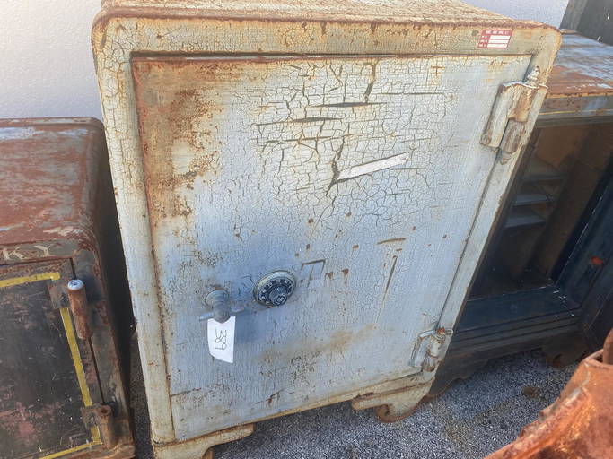 SAFE ON WHEELS - YORK SAFE & LOCK CO - SINGLE DOOR - GRAY - INTERIOR ...