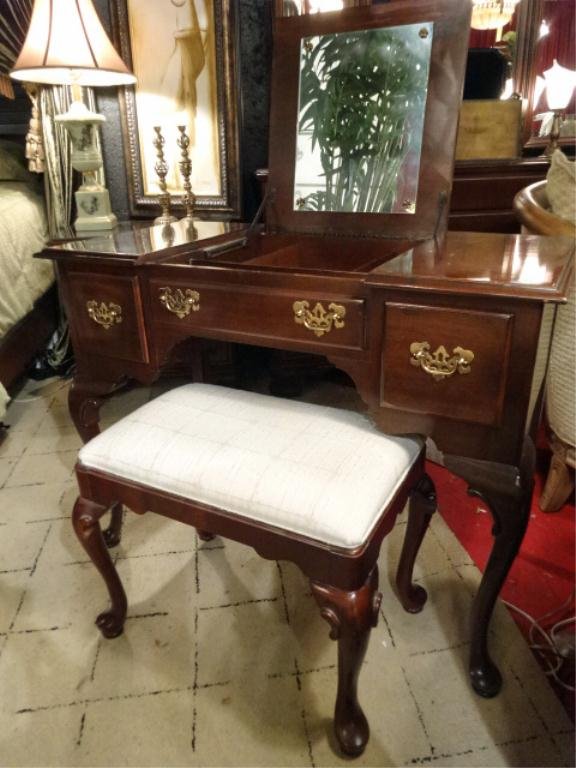 ETHAN ALLEN GEORGIAN COURT VANITY AND STOOL, FLIP TOP - Apr 22, 2014 ...
