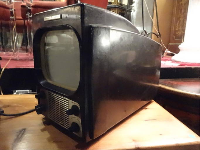 1940's General Electric Model 805 Television, Bakelite