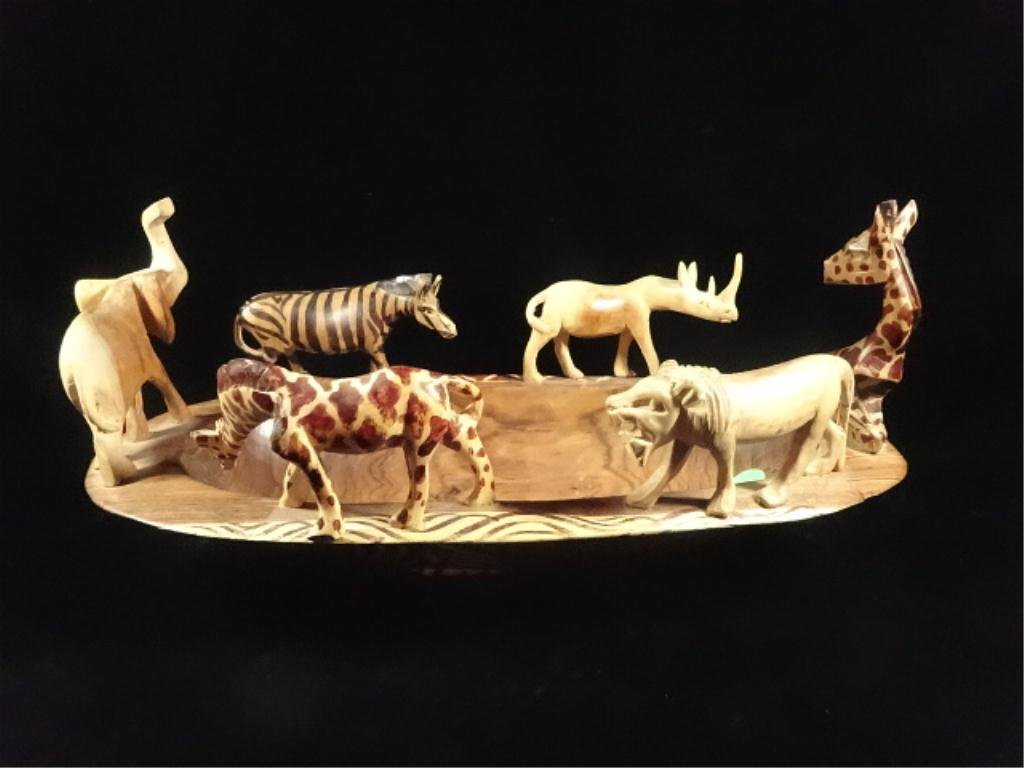 CARVED WOOD ANIMAL BOWL, OVAL SHAPE WITH AFRICAN