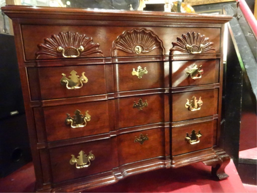 THOMASVILLE MAHOGANY 4 DRAWER CHEST, SHELL CARVED BLOCK