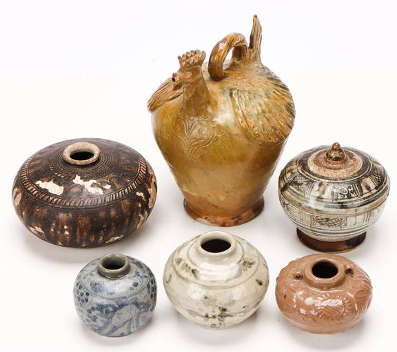 Southeast Asian Pottery Group (#0067) on Sep 19, 2022 | Material ...