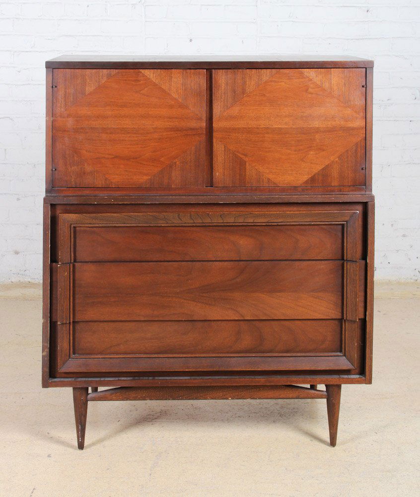Mid-1900's Basic Witz dresser - Jun 30, 2012 | Material Culture in PA