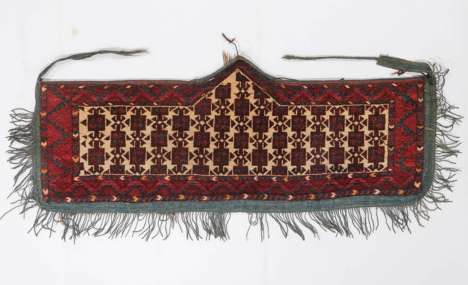 Ersari Asmalyk, Middle Amu Darya, Late 19th C., 1'11'' X 4'10'' Auction