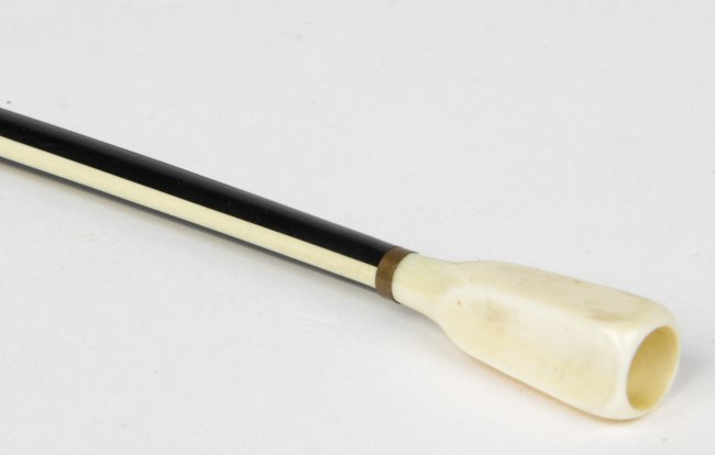 Antique Chinese Ivory Cigarette Holder : Lot 117