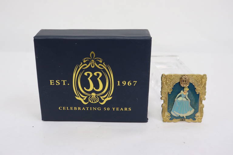 A club 33 limited edition pin stored in original box (#0153) on Jun 06 ...