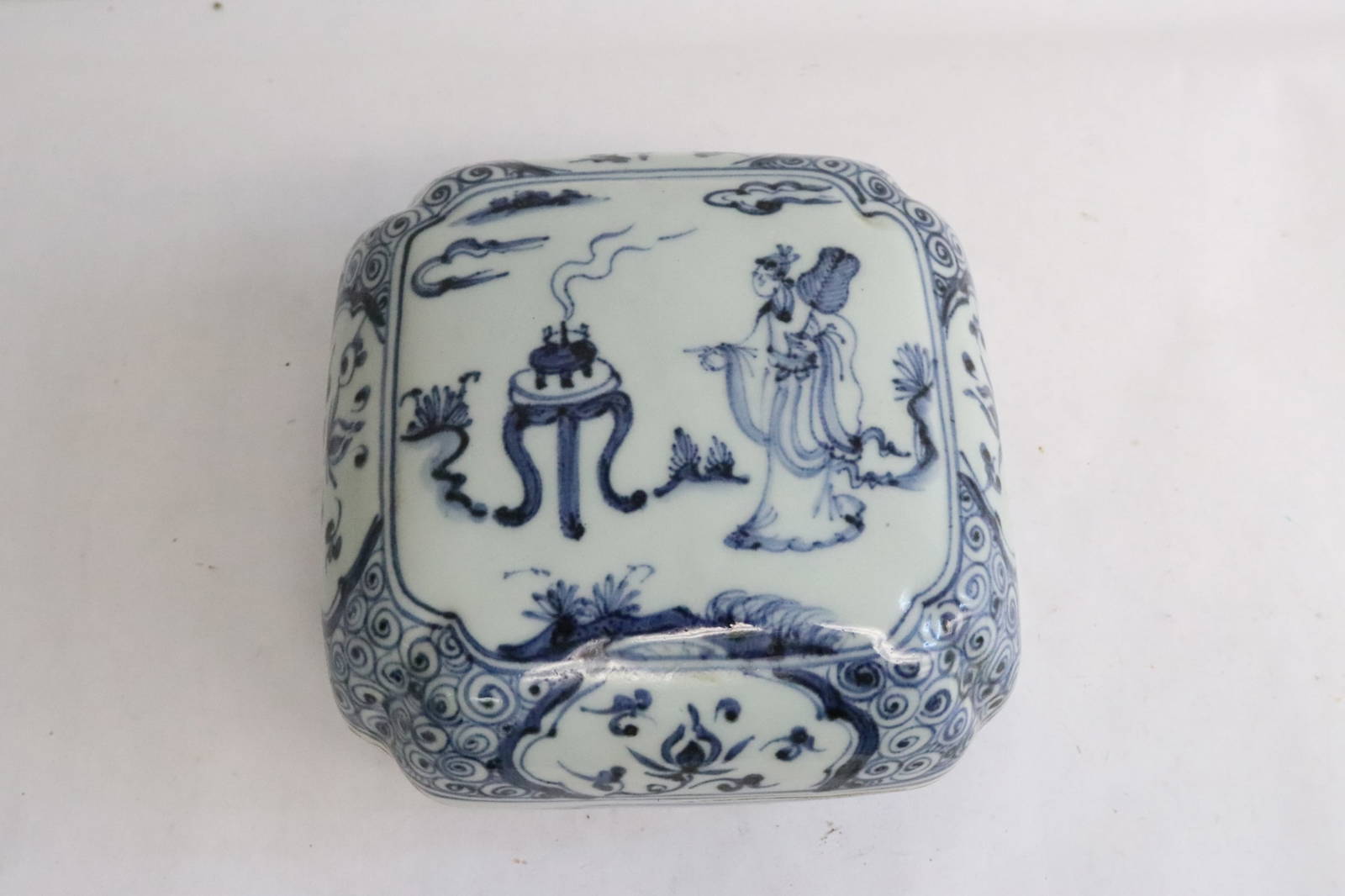 Chinese Blue And White Porcelain Box Auction