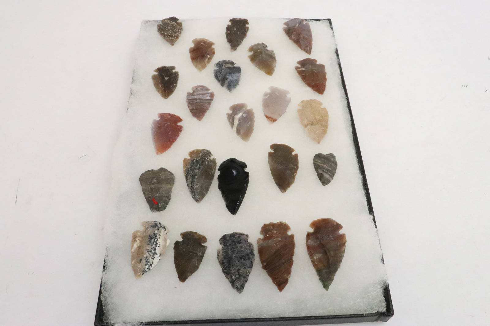 Lot Of Indian Arrowheads Auction