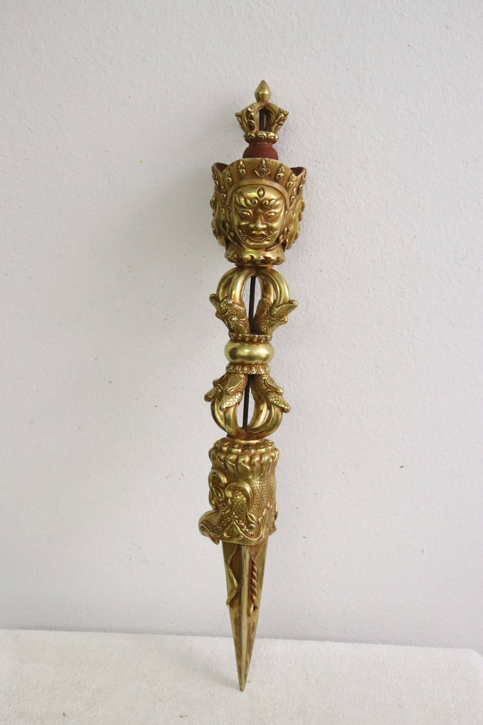 An Extremely Heavy Tibetan Gilt Bronze Relic Auction