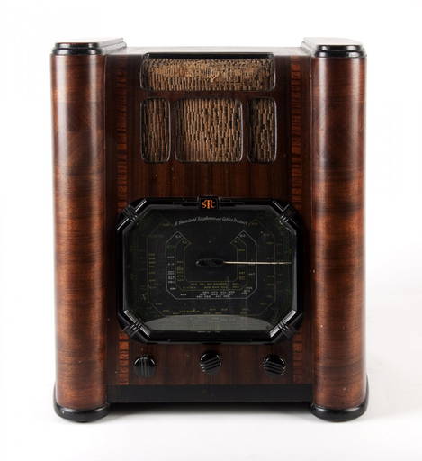 Stc: Timber Case Tombstone Broadcast Radio Circa 1938.