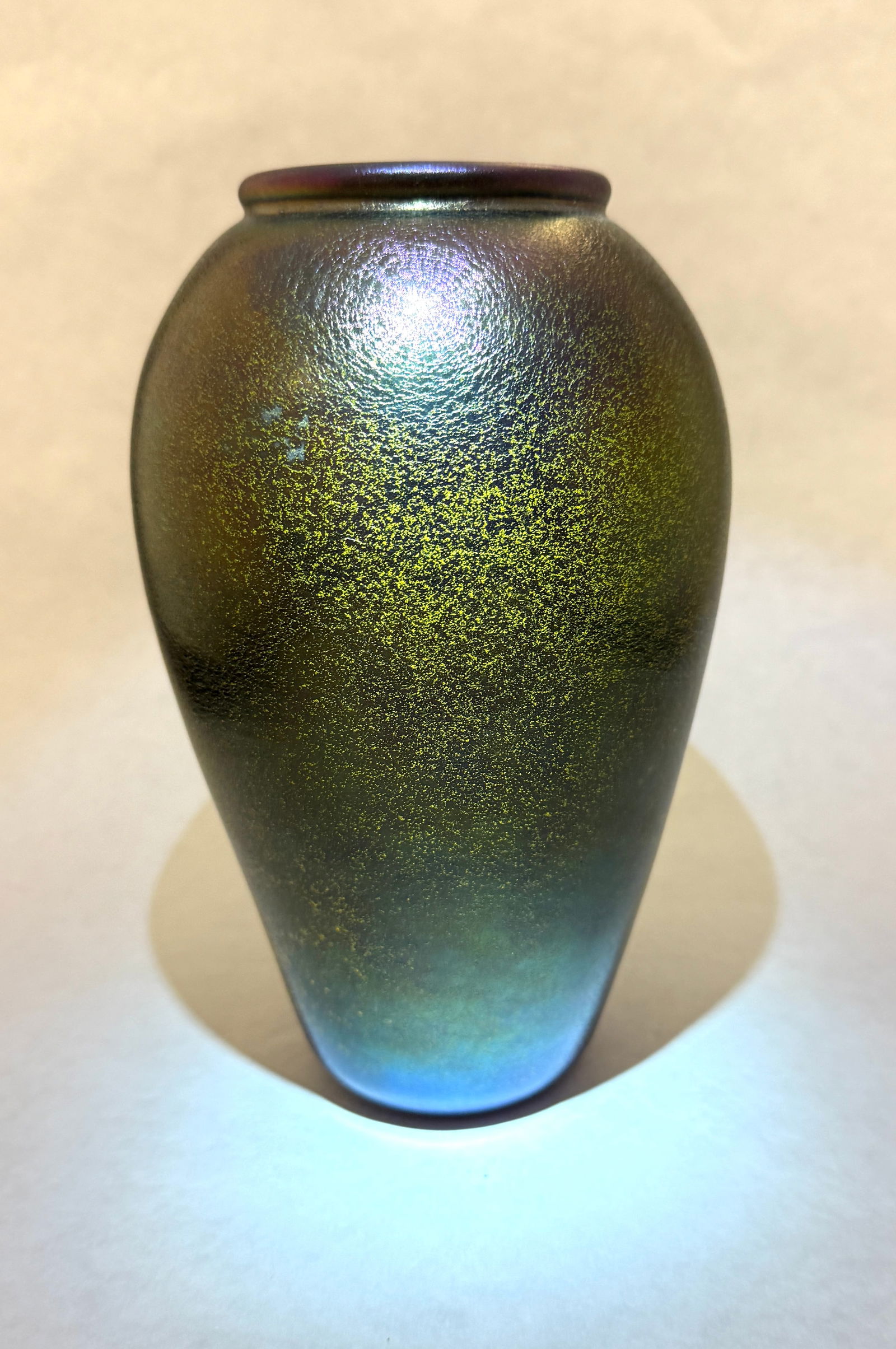 Peiser Iridescent Art Glass Vase Auction