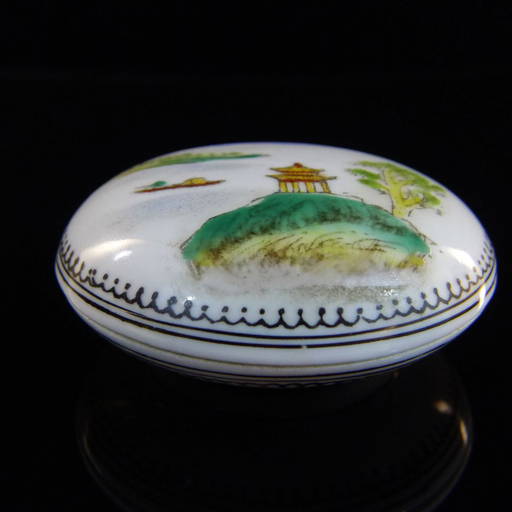 Vintage Chinese Porcelain Powder Box
