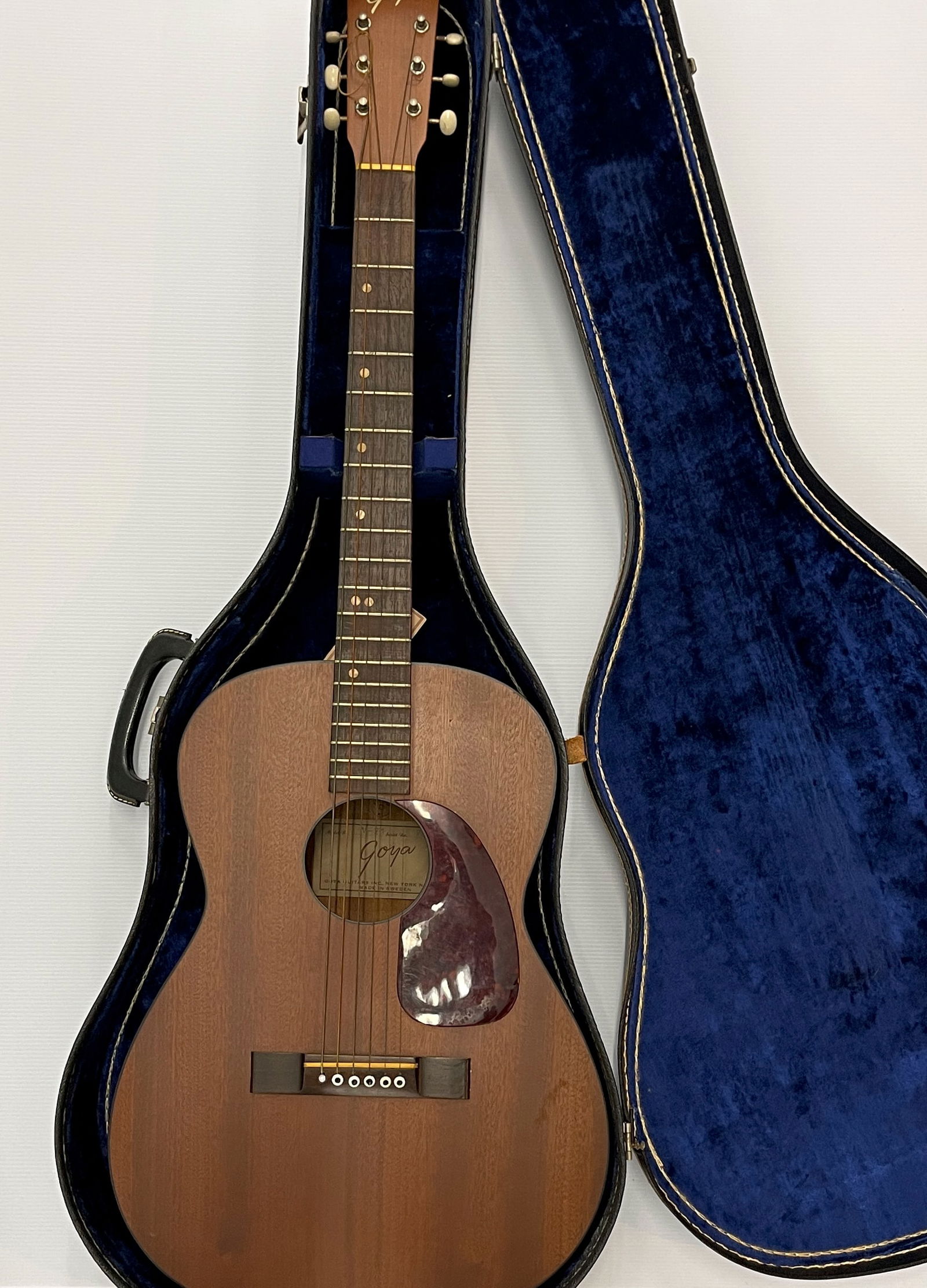 Vintage 1960s Goya N-21 Walnut Acoustic Guitar Auction