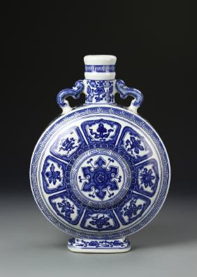 FINE DOUCAI FLORAL MOTIF MOON FLASK, QIANLONG MARK