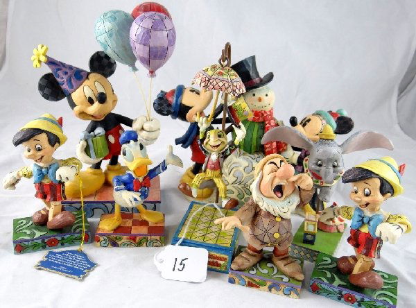15: (8) Enesco Walt Disney Showcase Collection