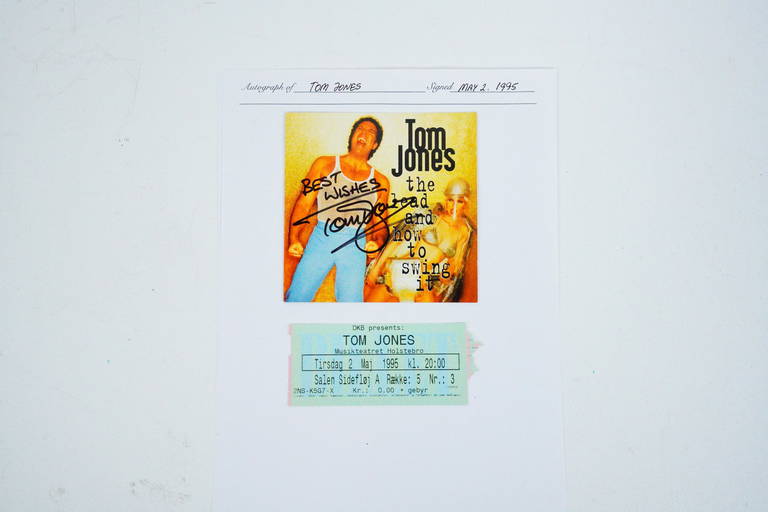 Tom Jones Signed Cd Cover Signed In Person W/coa