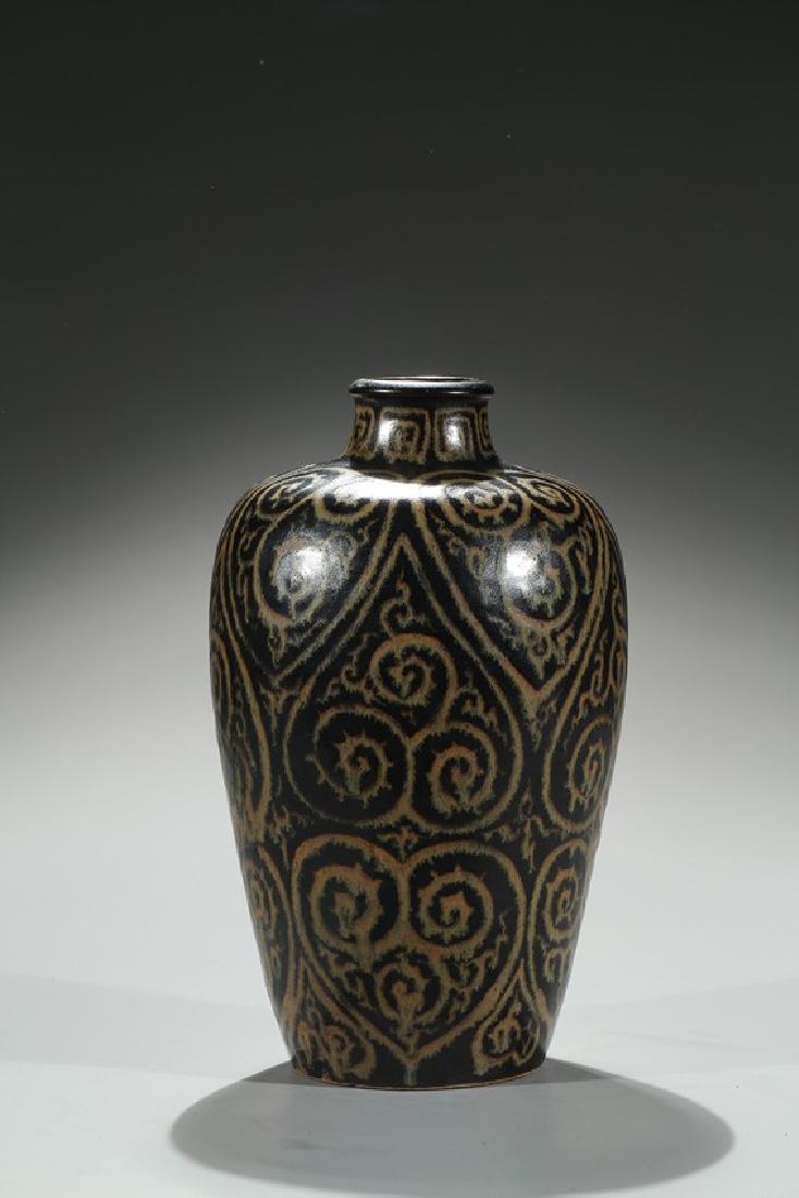 A JIZHOU WARE MEIPING VASE