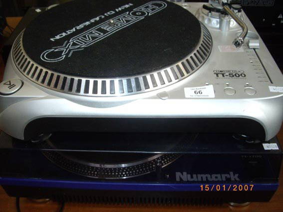 2 Numark Record Decks