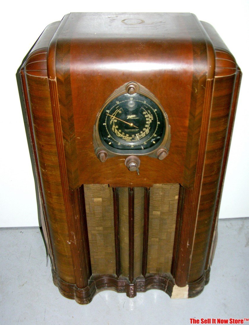 Unrestored Zenith Shutter Dial Console Radio