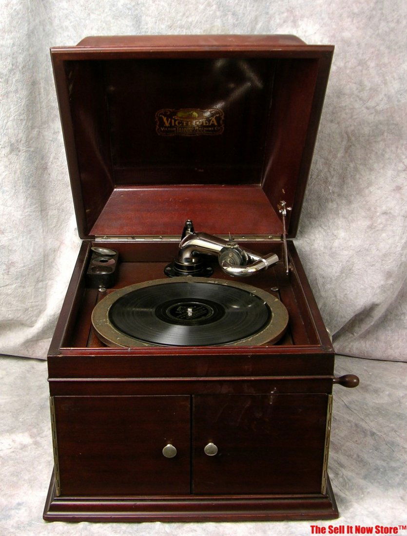 Vintage Tabletop Victor Victrola Wind Up Phonograph