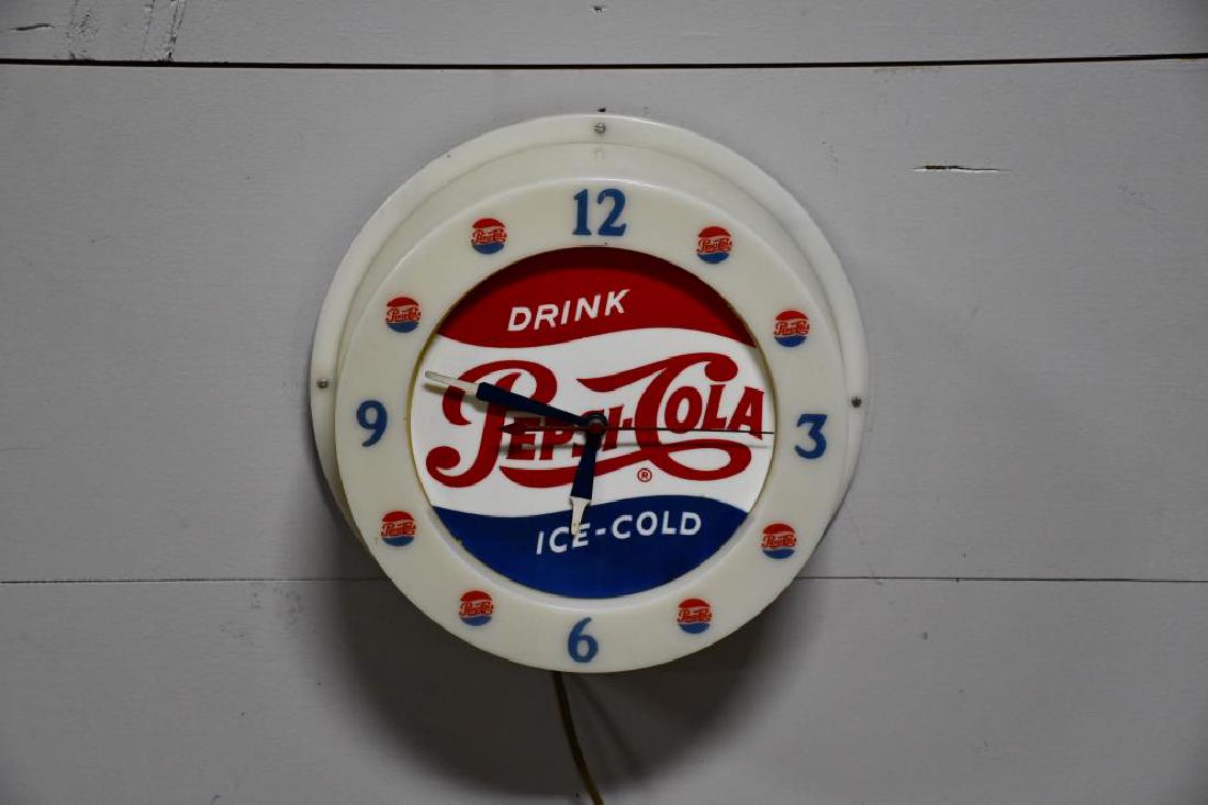 Plastic Pepsi Cola Lighted Clock *Works* 11 3/4" diam.