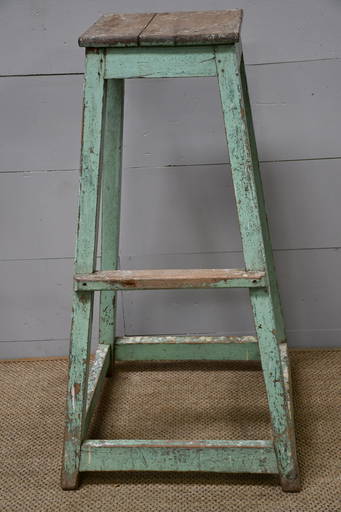 General Store Riser 45"h, 24" X 24"