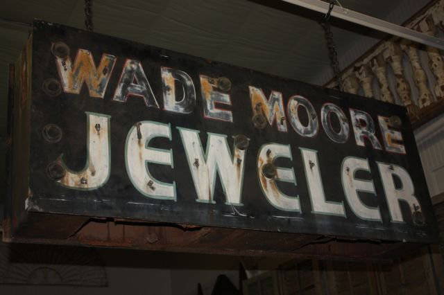 Neon Jeweler Sign