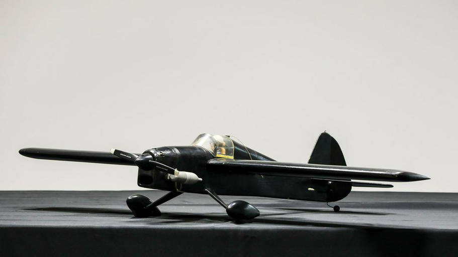 Large Streamline Radio Controlled Model Airplane