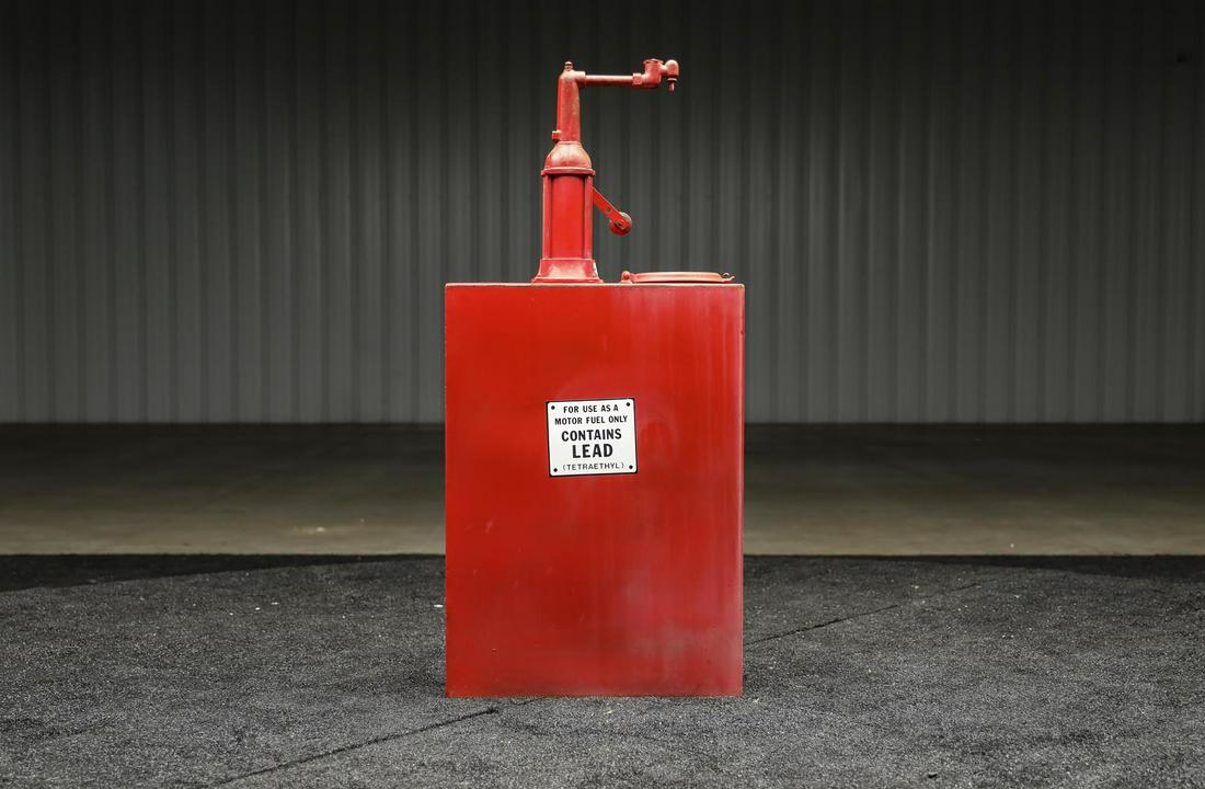 Standard Oil Lubester-Oil Tank and Pump, Bennett Model (#2222) on Sep ...