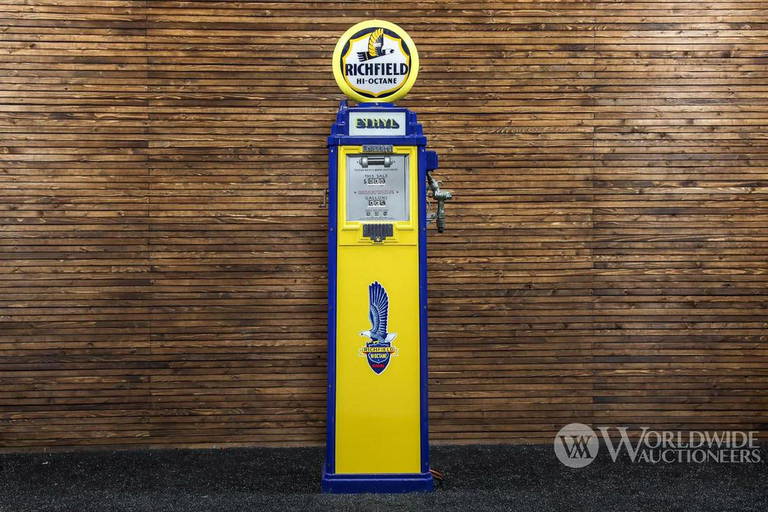 1930s Richfield Bennett Model 76 Gas Pump