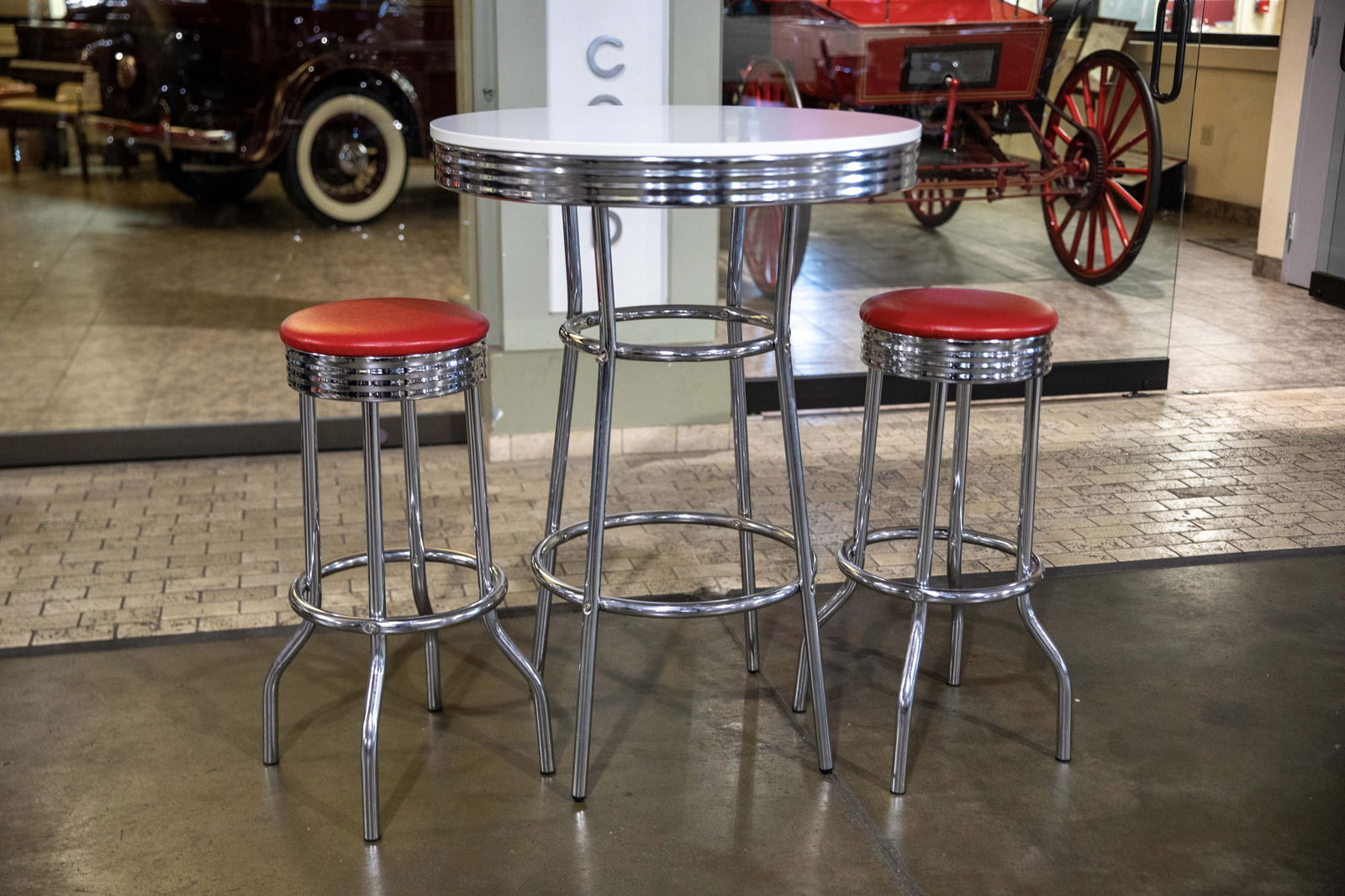Retro Bar Table And Stools Set Auction