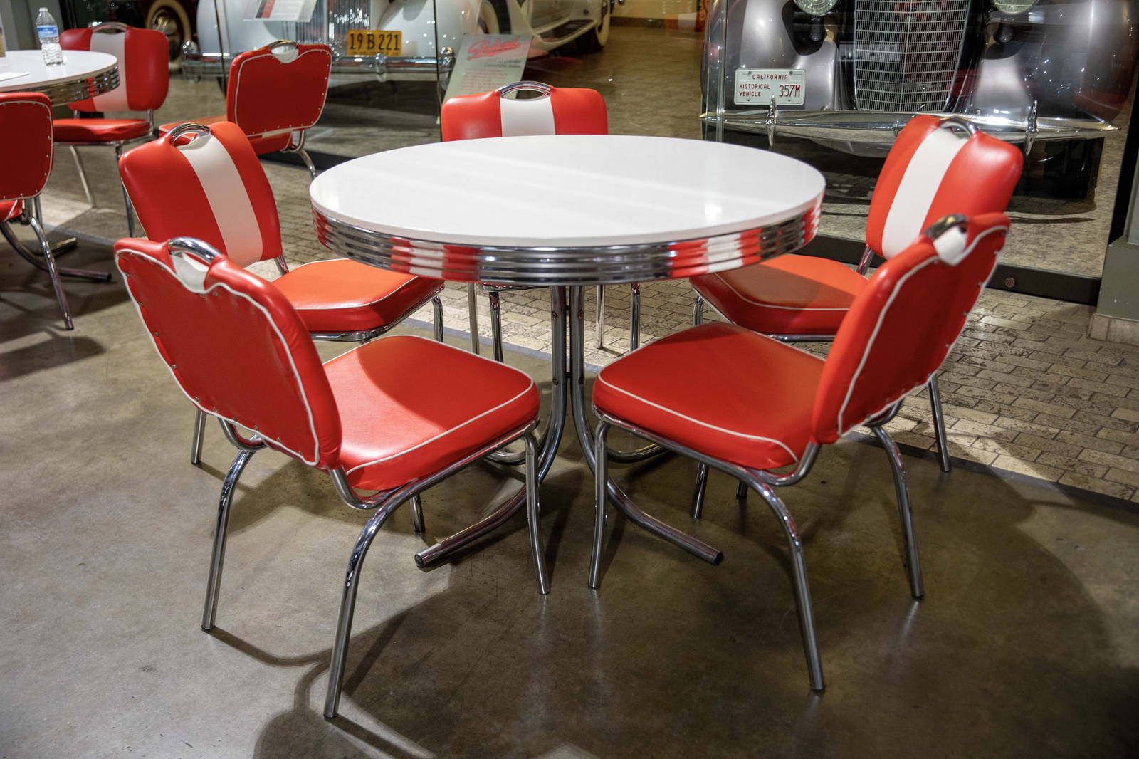 Retro Round Table And Chairs Set Auction