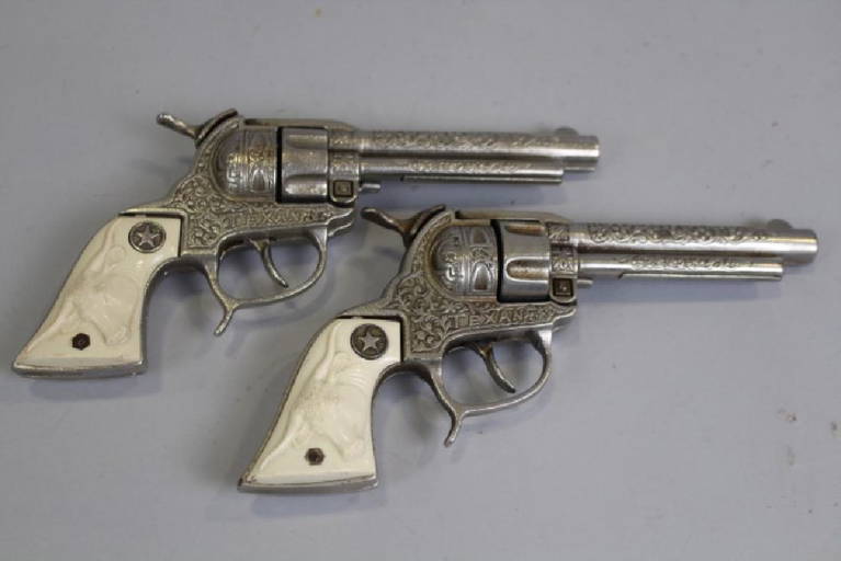 Matched Pair Hubley Texan Cap Guns Round Caps