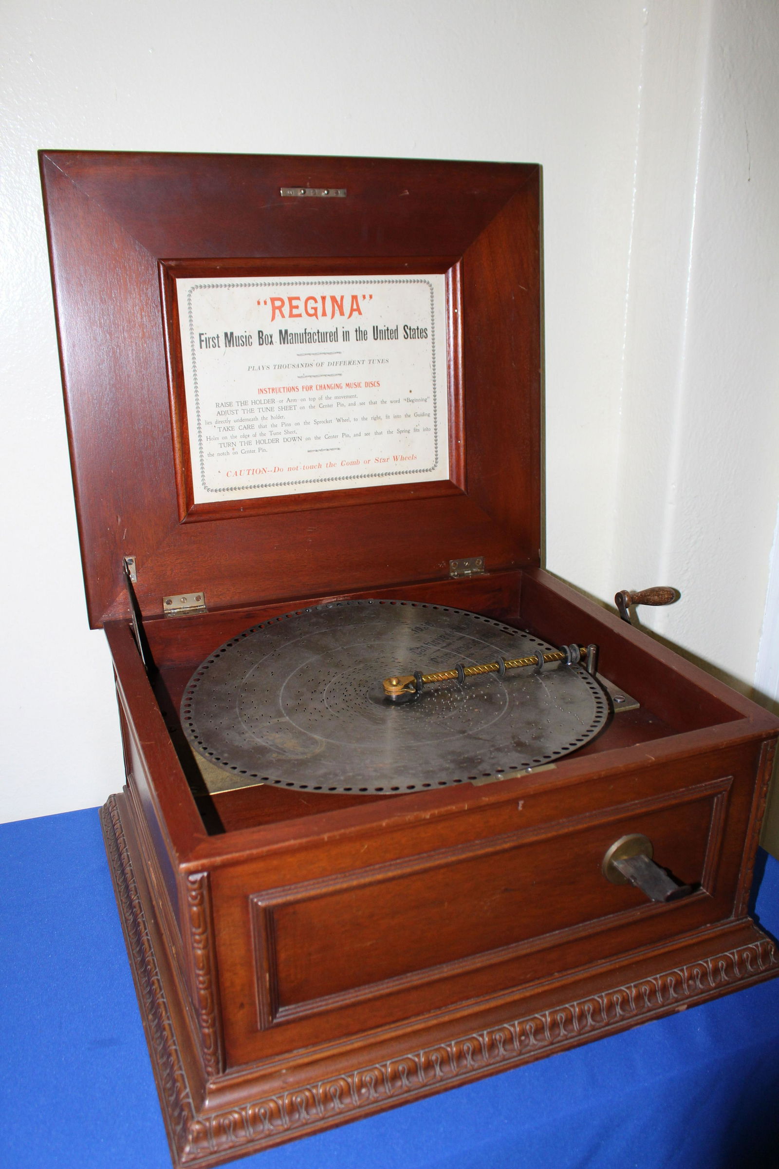 19th C Regina Coin-Operated Music Box & Discs - Mar 13, 2022 | Stony ...