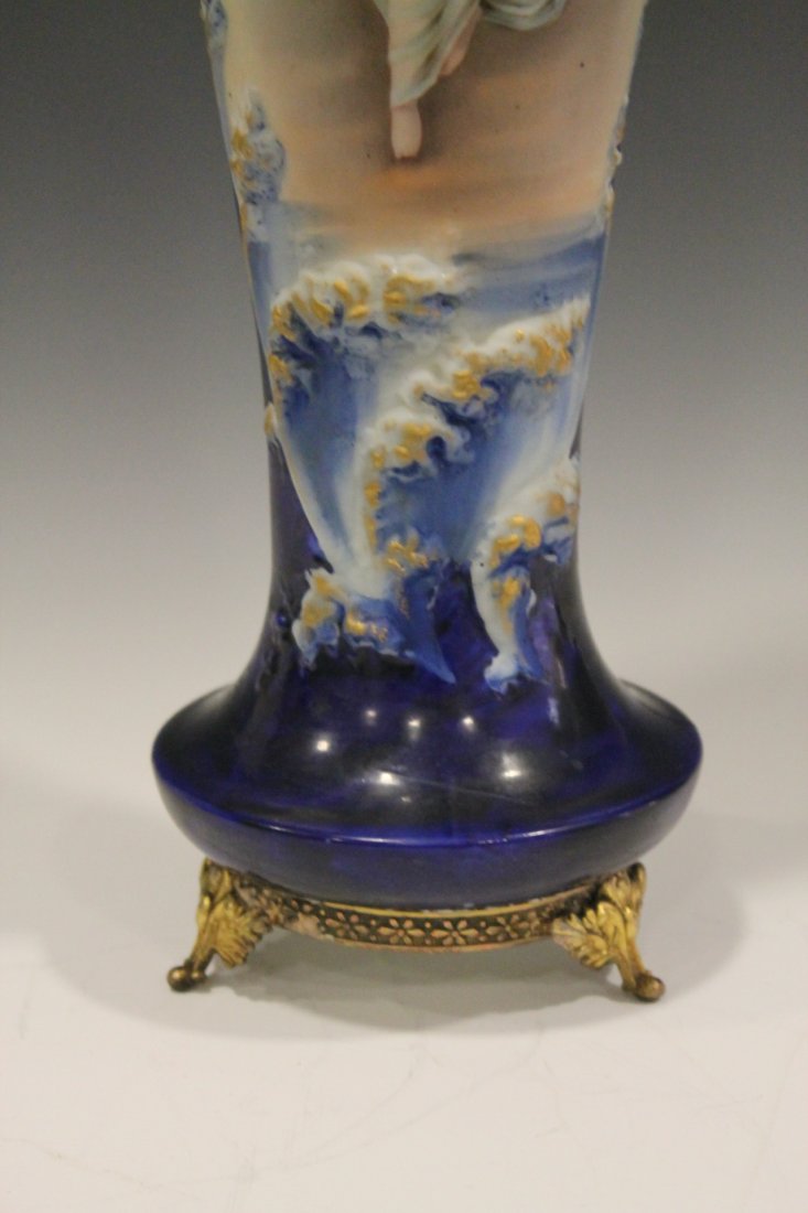 Rare Early Wave Crest / Wavecrest Portrait Vase w/