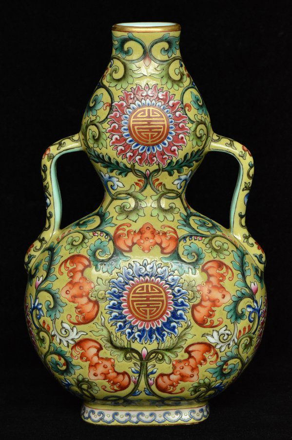 $1 Chinese Moon Flask Qianlong Mark & Period Box