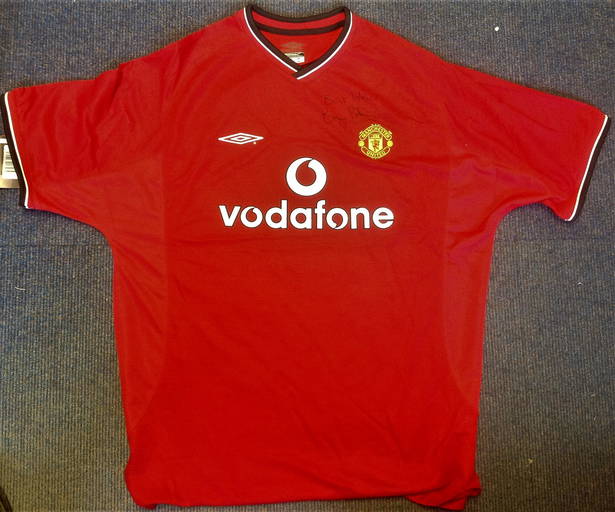 Bryan Robson Signed Manchester United Shirt. Good
