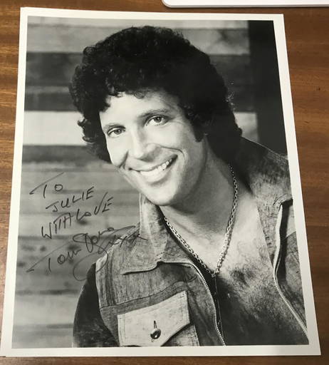 Tom Jones Signed 10x8 Black And White Photo. Dedicated.