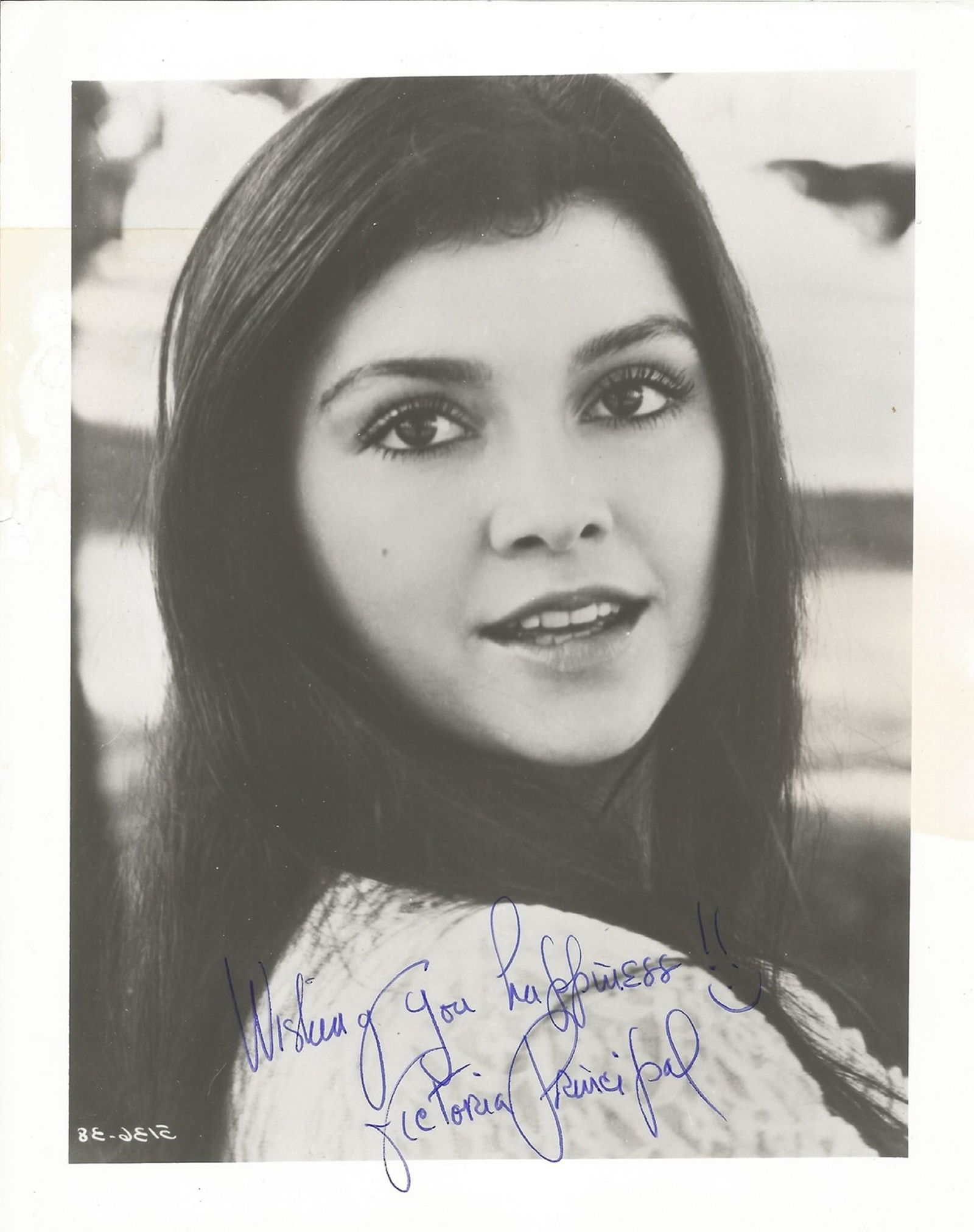 Victoria Principal signed 10x8 black and white photo (#0035) on Oct 29 ...
