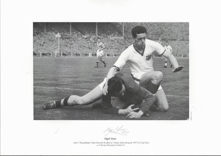 Football. Nigel Sims Signed 11x8 black and white photo (#0647) on Nov ...