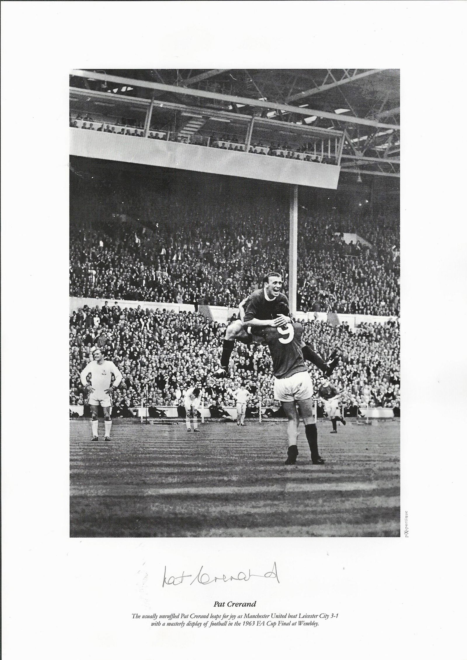 Pat Crerand signed 16x12 inch black and white print. (#0151) on Mar 16 ...