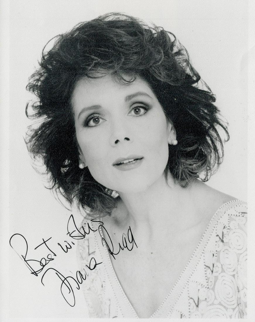 Diana Rigg signed 8x6 black and white photo. Dame Enid (#0162) on Mar ...