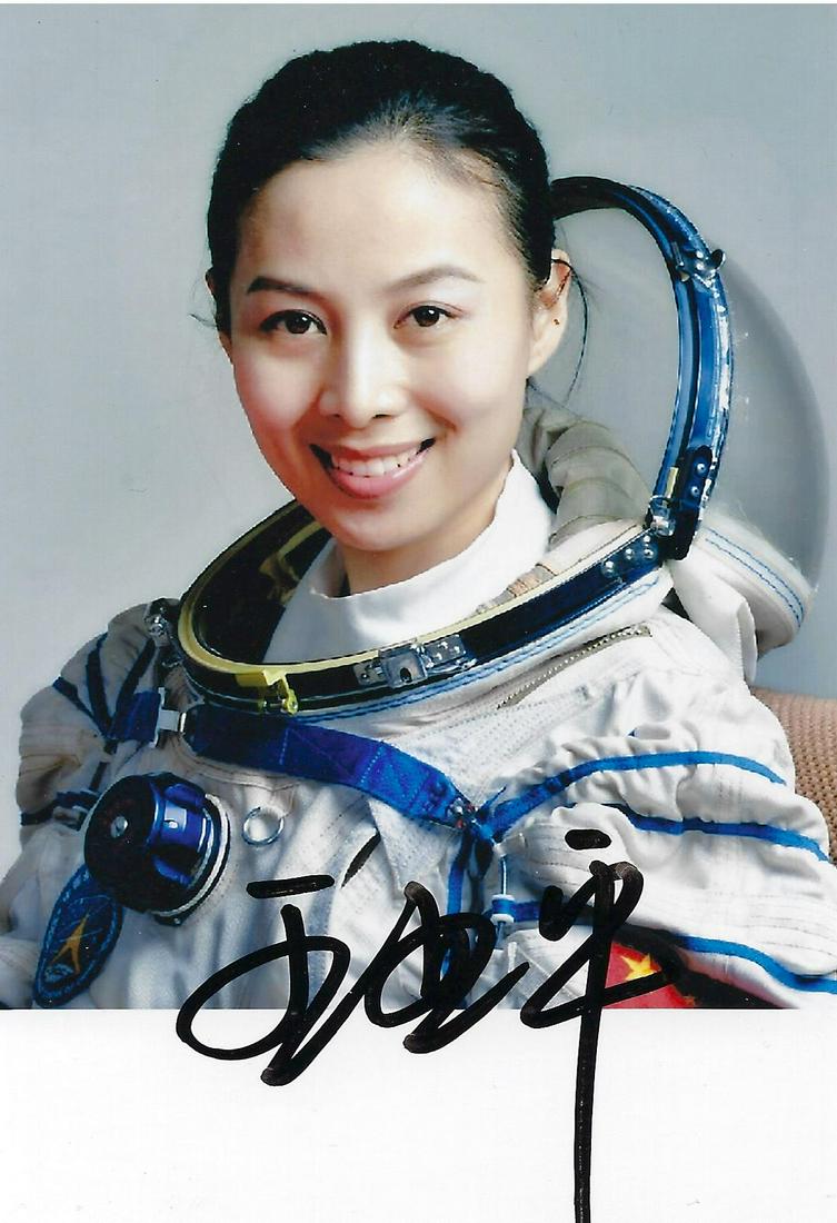 Taikonaut, Wang Yaping signed 6x4 photograph. Yaping is Famous for ...