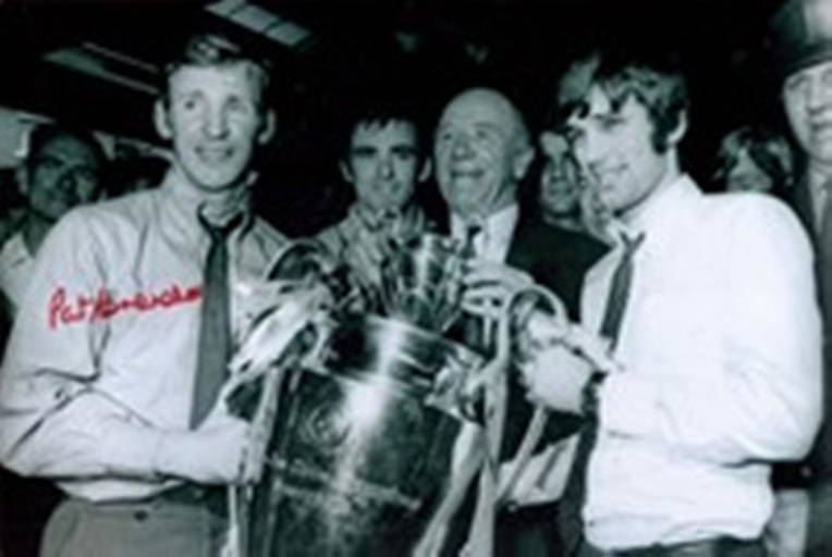 Scottish Football Legend Pat Crerand hand signed 12x8 Black and White ...