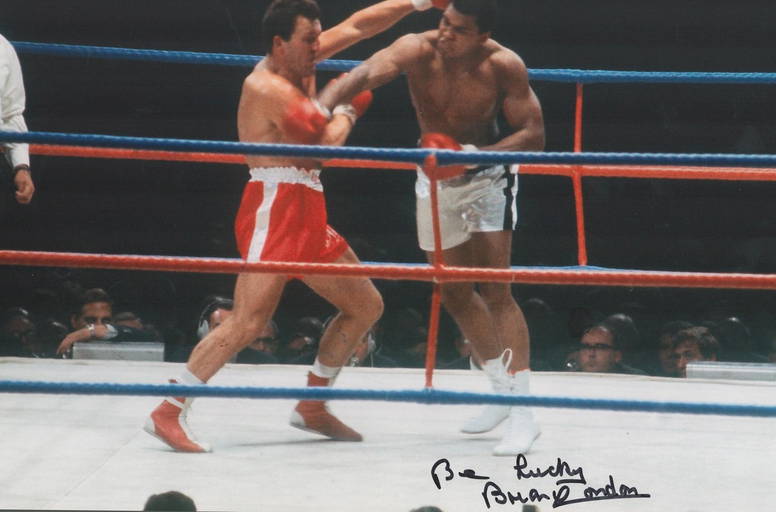 Boxing Brian London signed 16x12 colour photo pictured during his fight ...