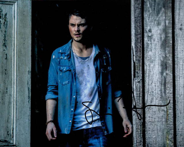 Shiloh Fernandez Signed 10x8 Colour Photo. Fernandez Is An American ...