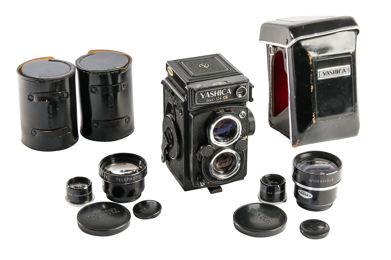 A Yashica 124g & Lens Attachments. Auction
