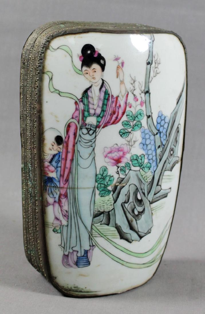 IMPERIAL CHINESE PORCELAIN SEAL PASTE BOX